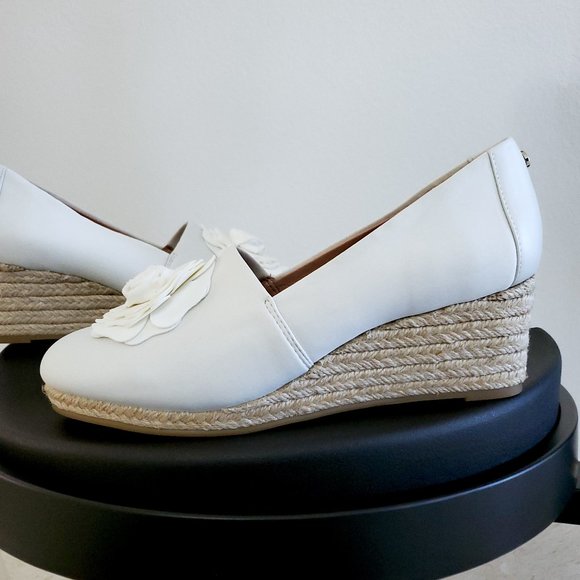 Taryn Rose | Shoes | Taryn Rose Ynez Shiny Scuba White Rose Embellished ...